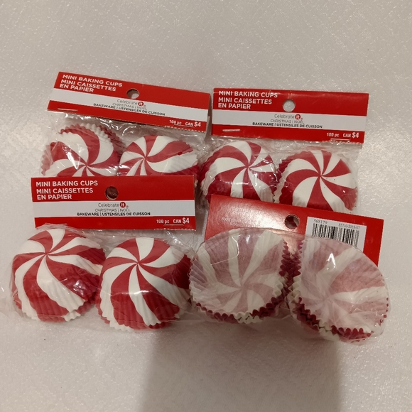 Celebrate It | Kitchen | Peppermint Design Small Cupcake Cups | Poshmark